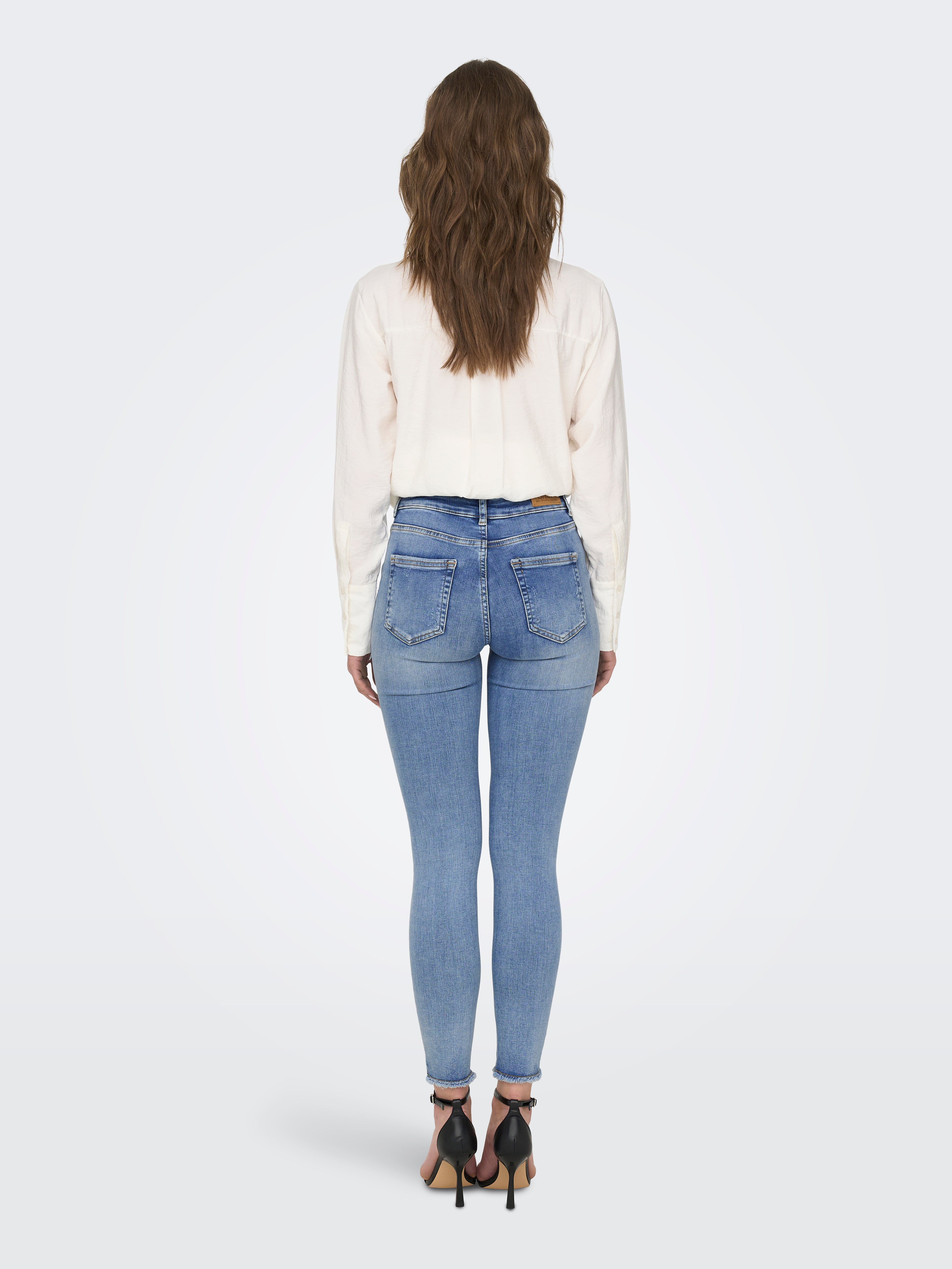 Skinny Fit Mid waist Raw hems Jeans with 20 discount! | ONLY®