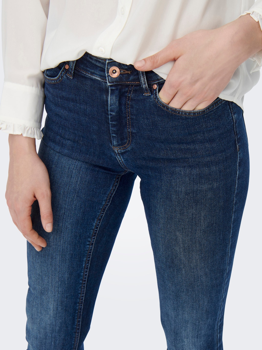 ONLBLUSH MID FLARED NOOS Flared Jeans | Dunkelblau | ONLY® ONLBLUSH MID FLARED NOOS Flared Jeans | Dunkelblau | ONLY®