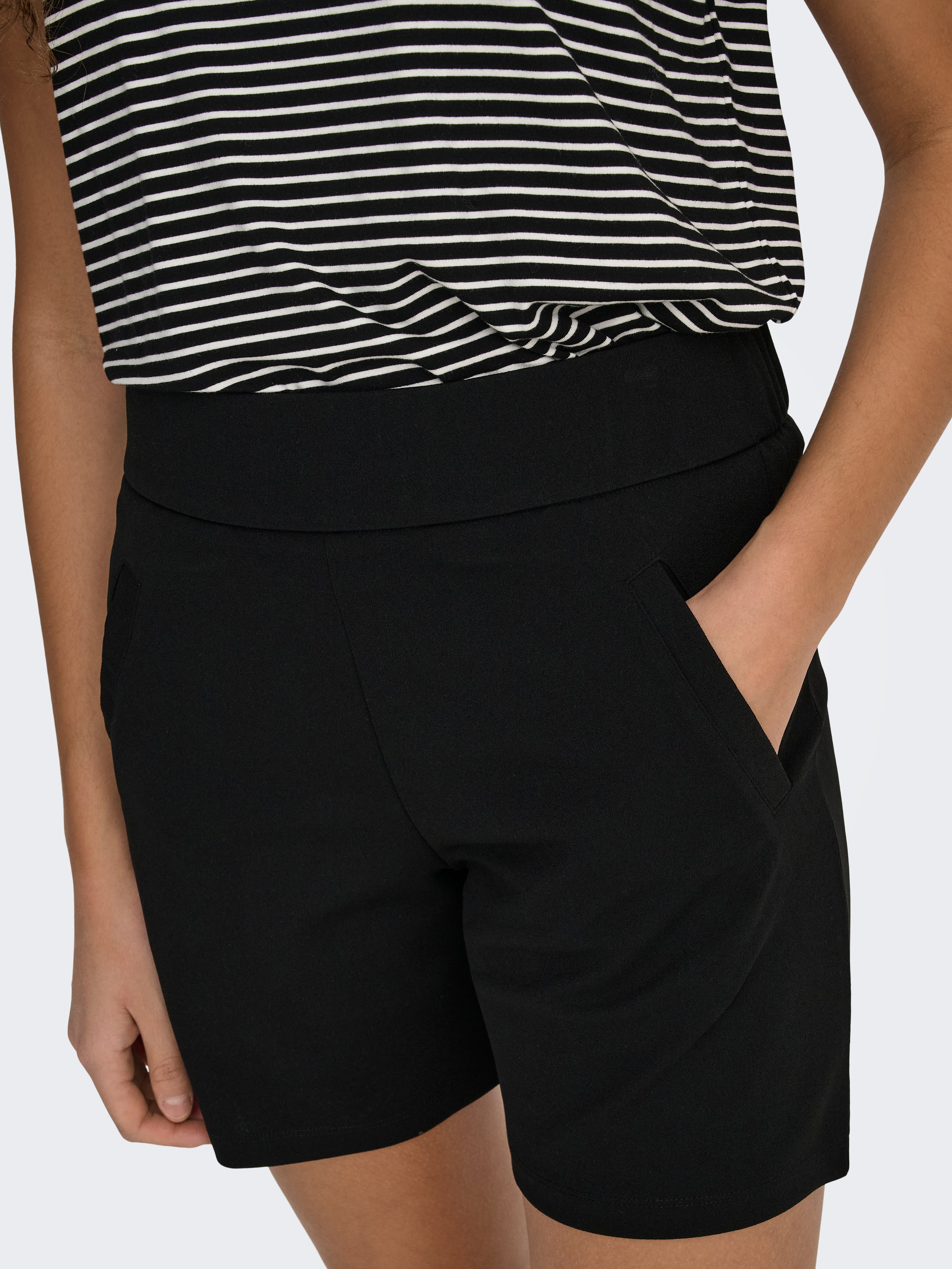 Loose Fit Shorts | Black | ONLY®