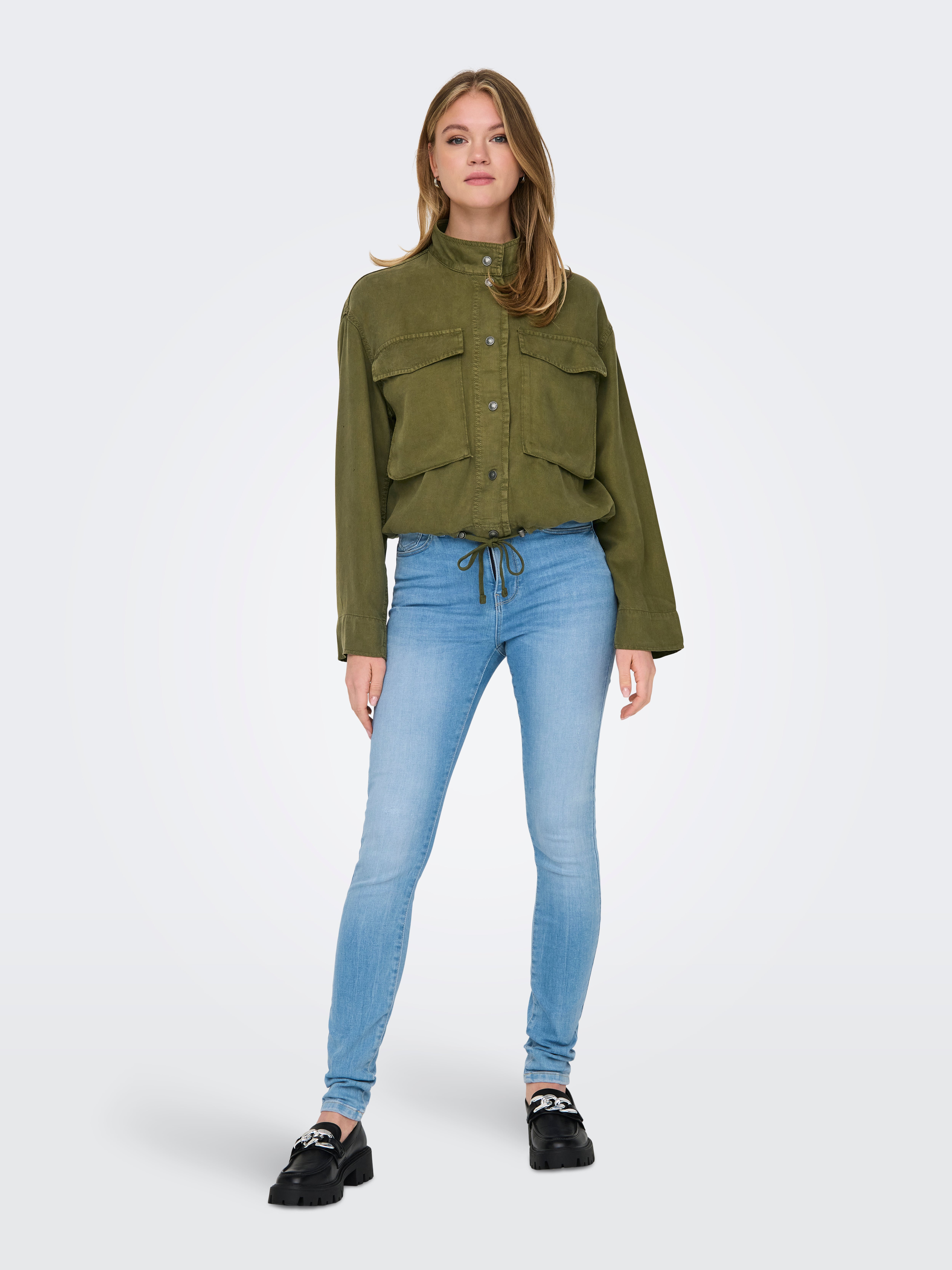 Høy, oppreist krage Jakke | Medium grønn | ONLY®