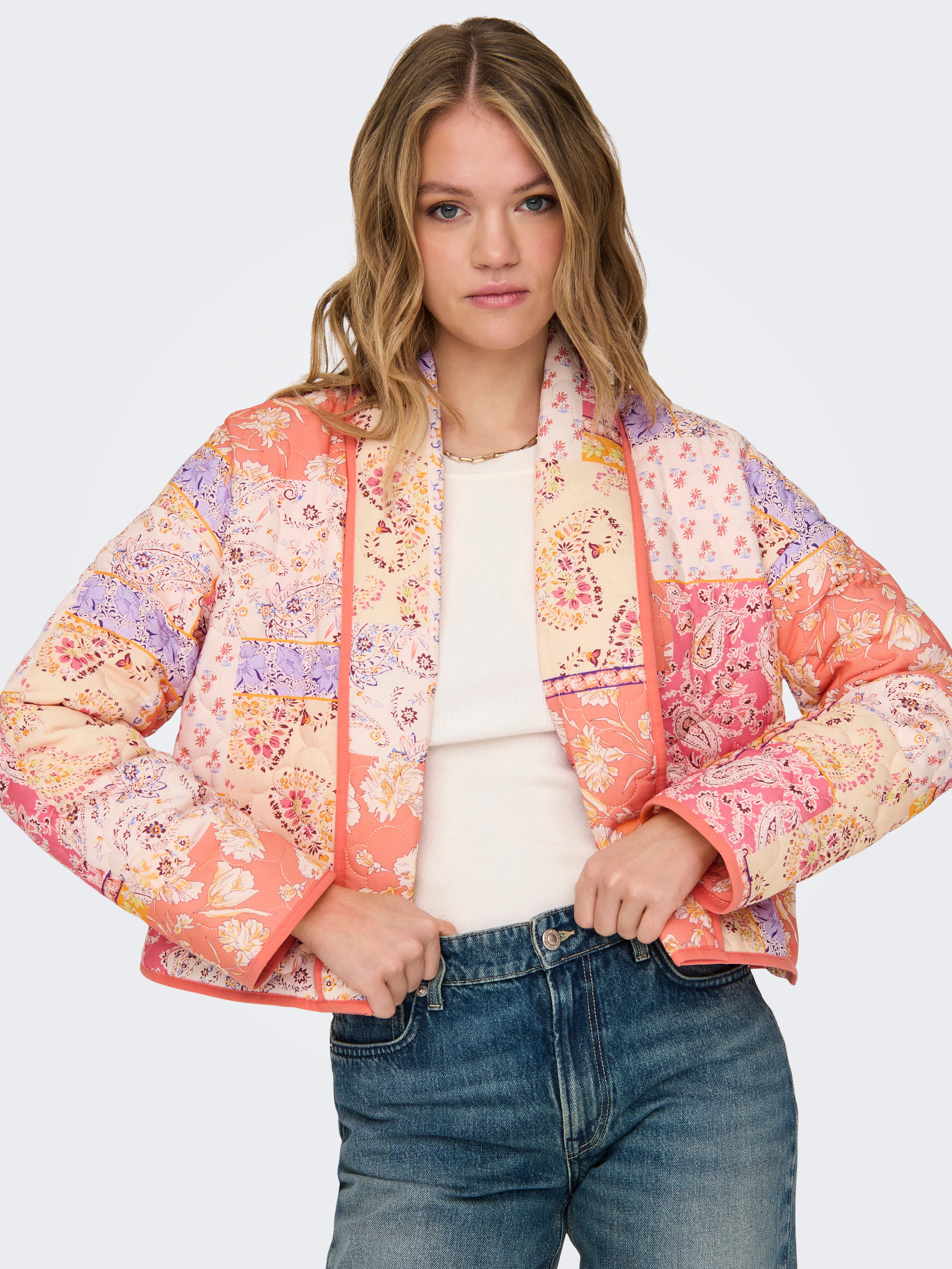 Quiltet patchwork jakke | Lyserosa | ONLY®